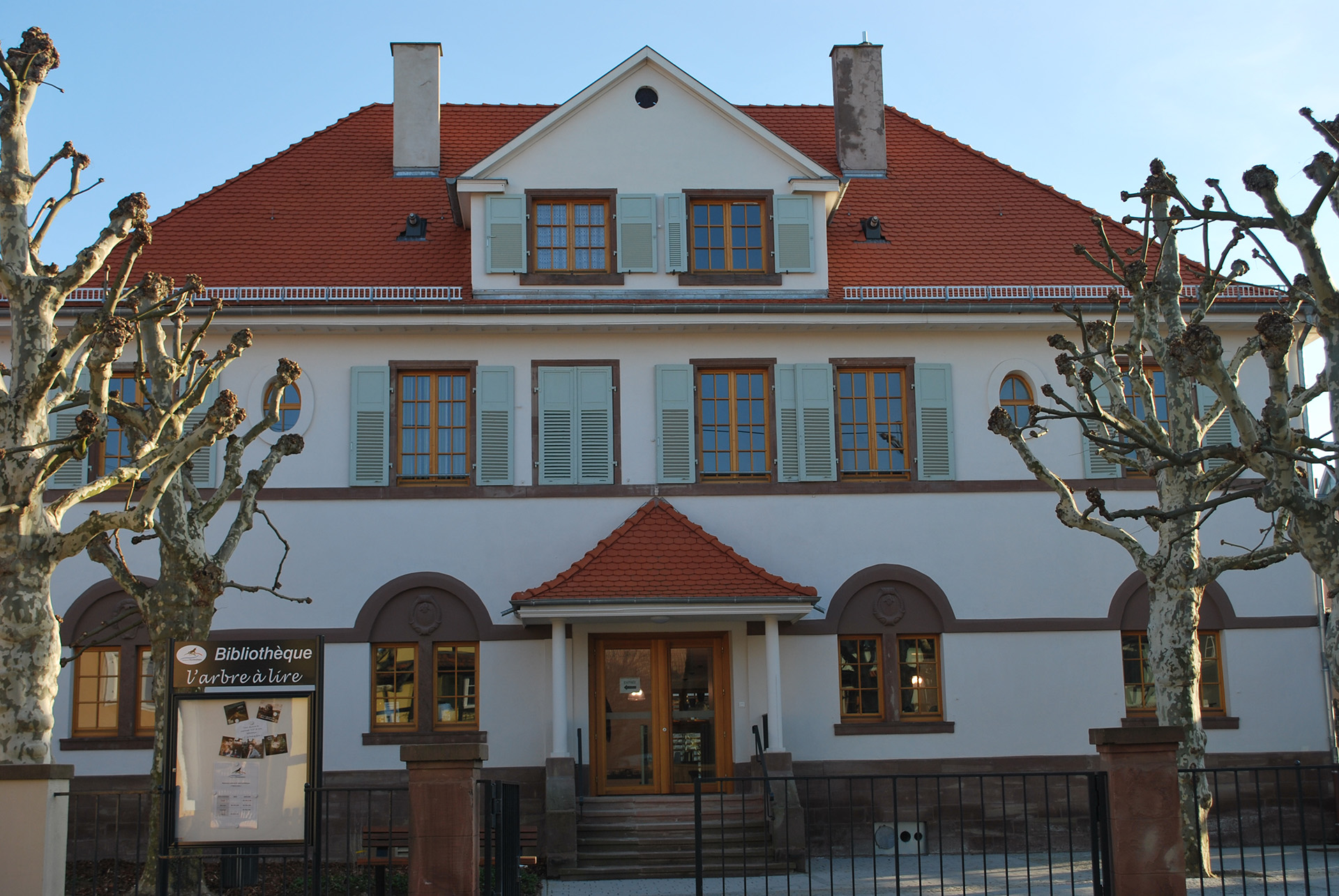 bibliothèque - Mairie de Mundolsheim - Alsace (Bas-Rhin, 67)